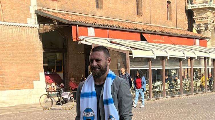 liveSPAL, today is De Rossi Day: Suit or tie on the bench? I want to ...